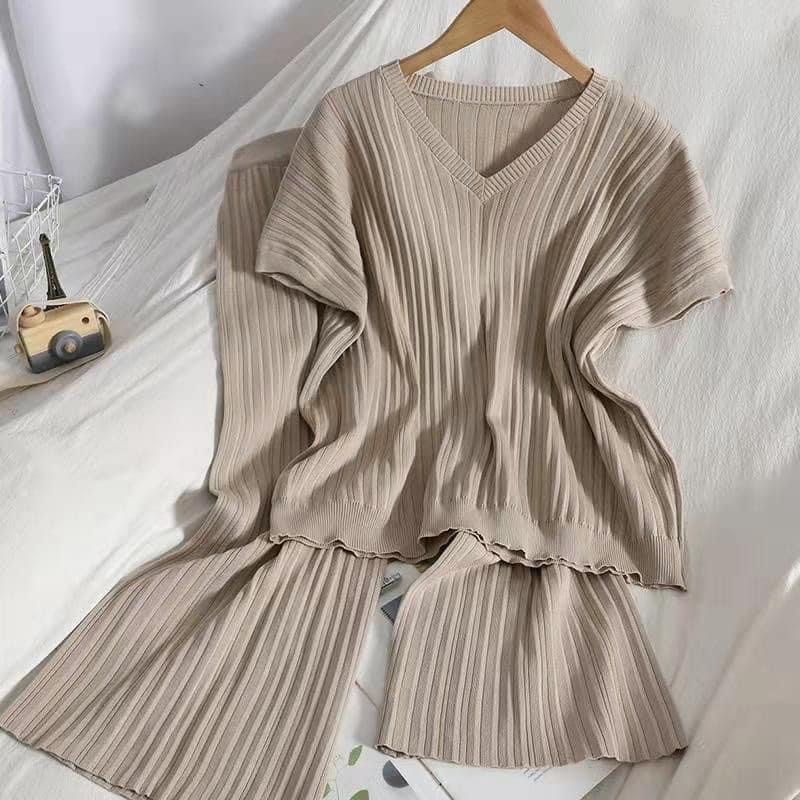 ANNE KNITTED COORDINATES on Carousell