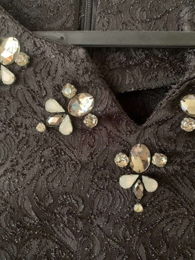 Baju kurung bahan emboss, Fesyen Wanita, Pakaian Wanita, Atasan di ...