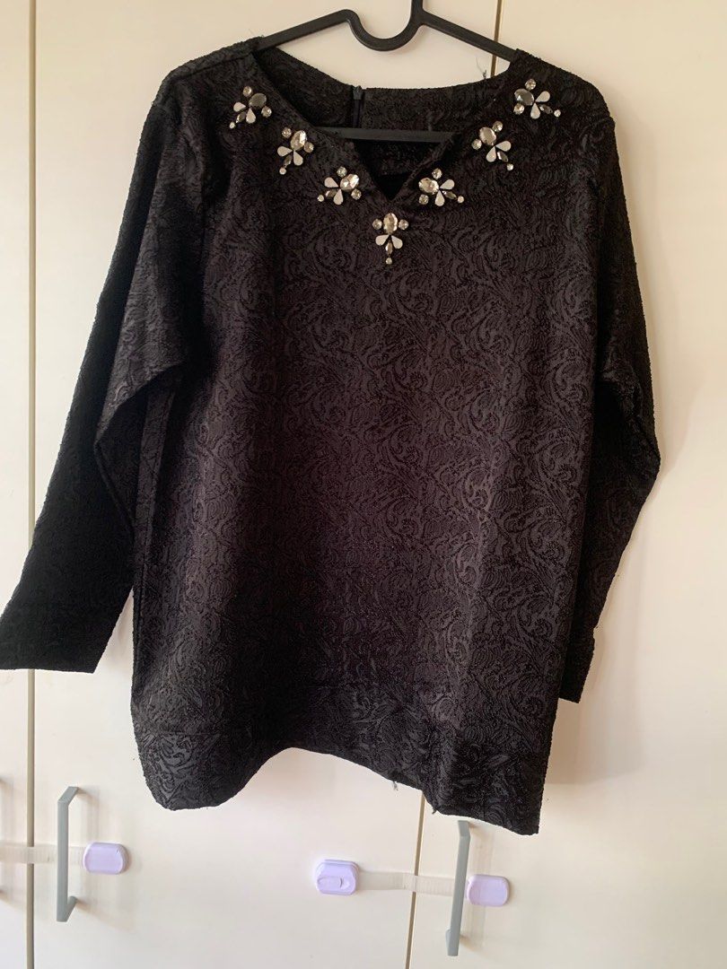 Baju kurung bahan emboss, Fesyen Wanita, Pakaian Wanita, Atasan di ...