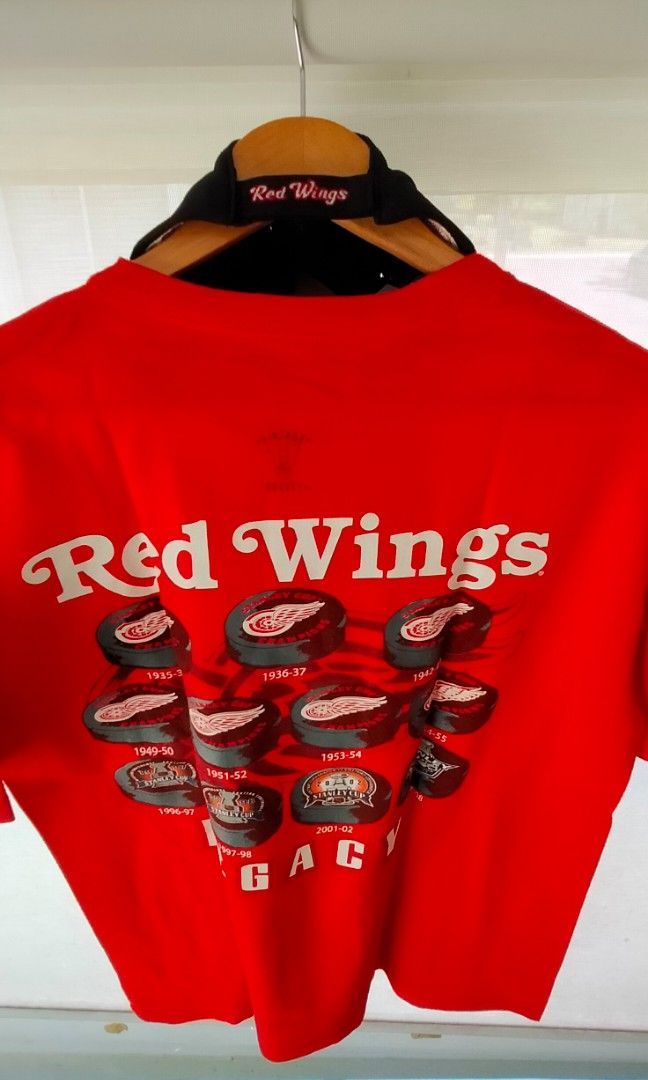 NHL Detroit Red wing's cap and t-shirt on Carousell