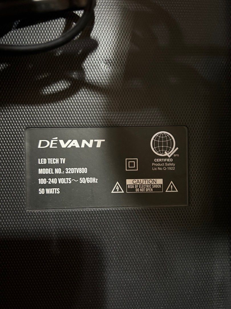 Devant 32 Smart Tv w/ free wall bracket on Carousell