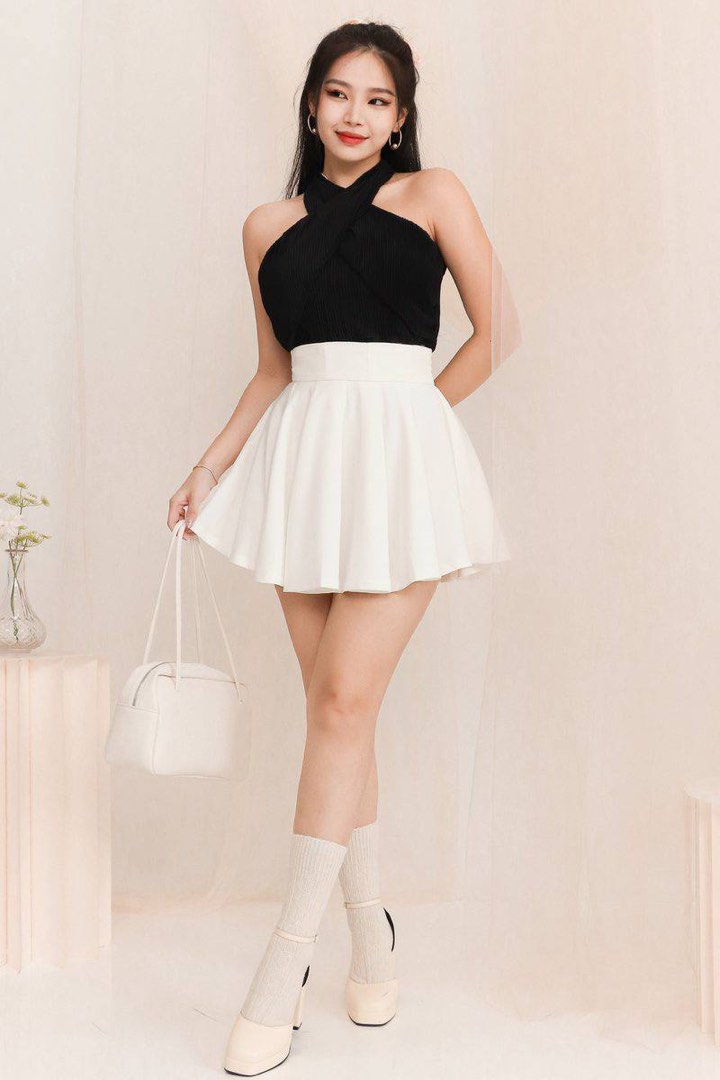 Ferlyn Flare Skorts, Women's Fashion, Bottoms, Other Bottoms on Carousell