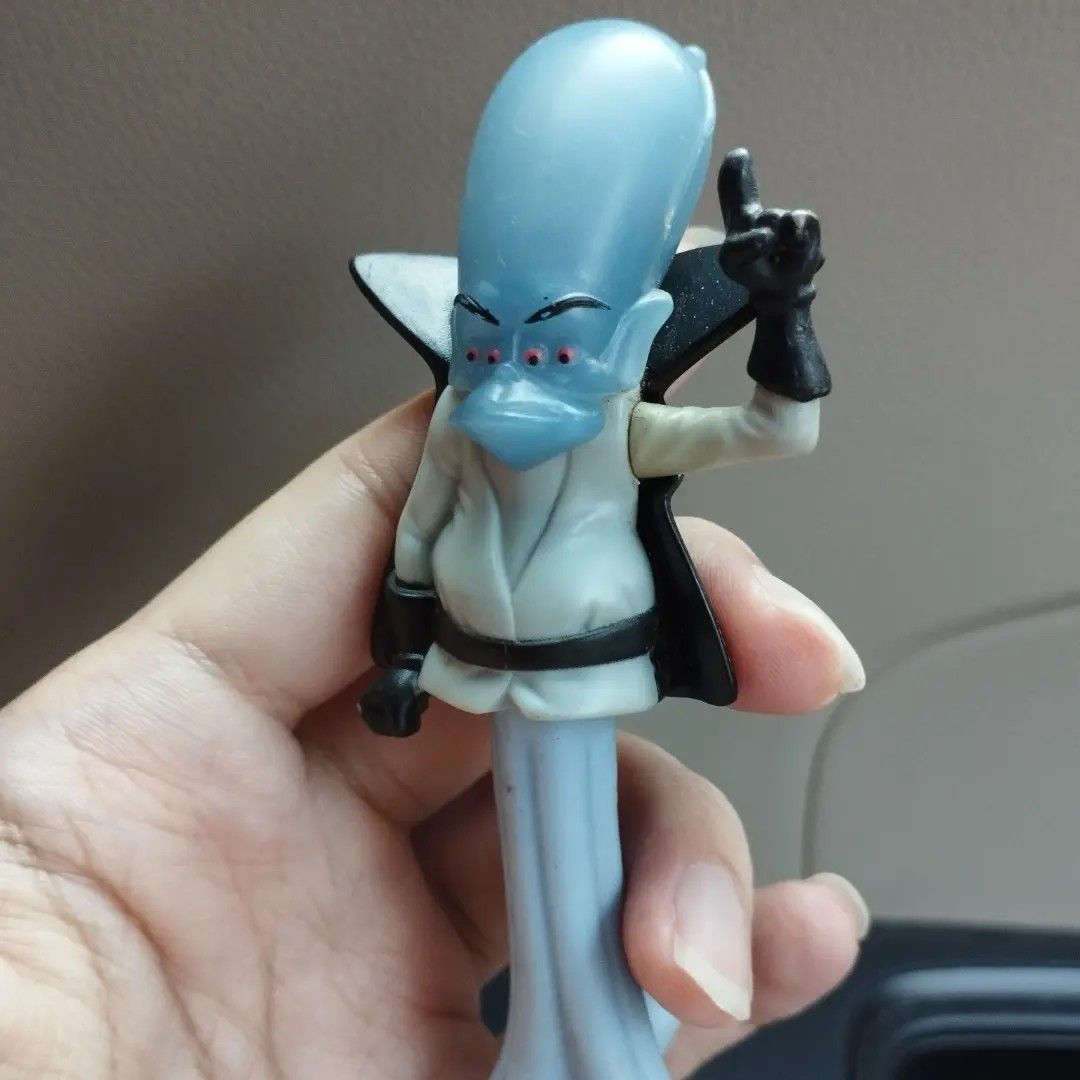 Figure Gallaxhar Monsters vs Aliens B on Carousell