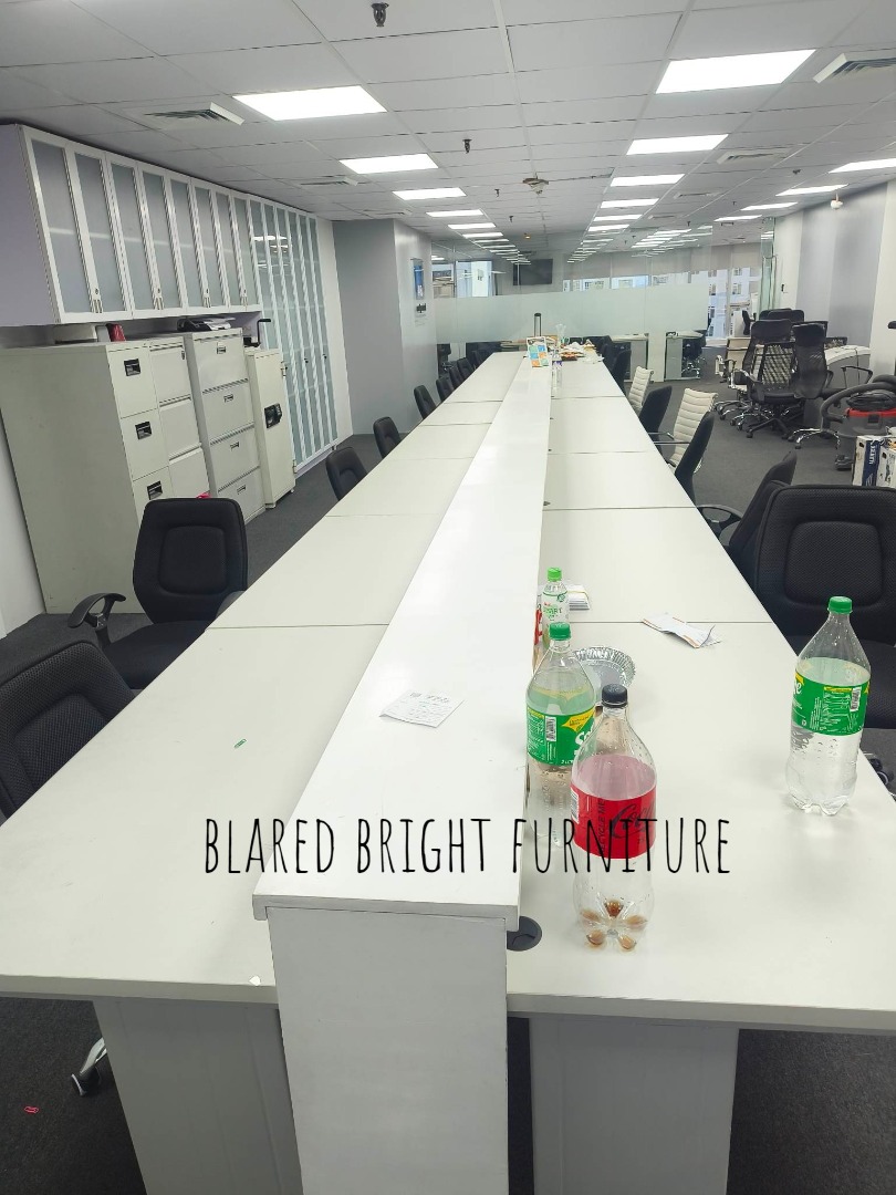 Free Standing Table - Vault - Office Furniture Partition .blared on ...