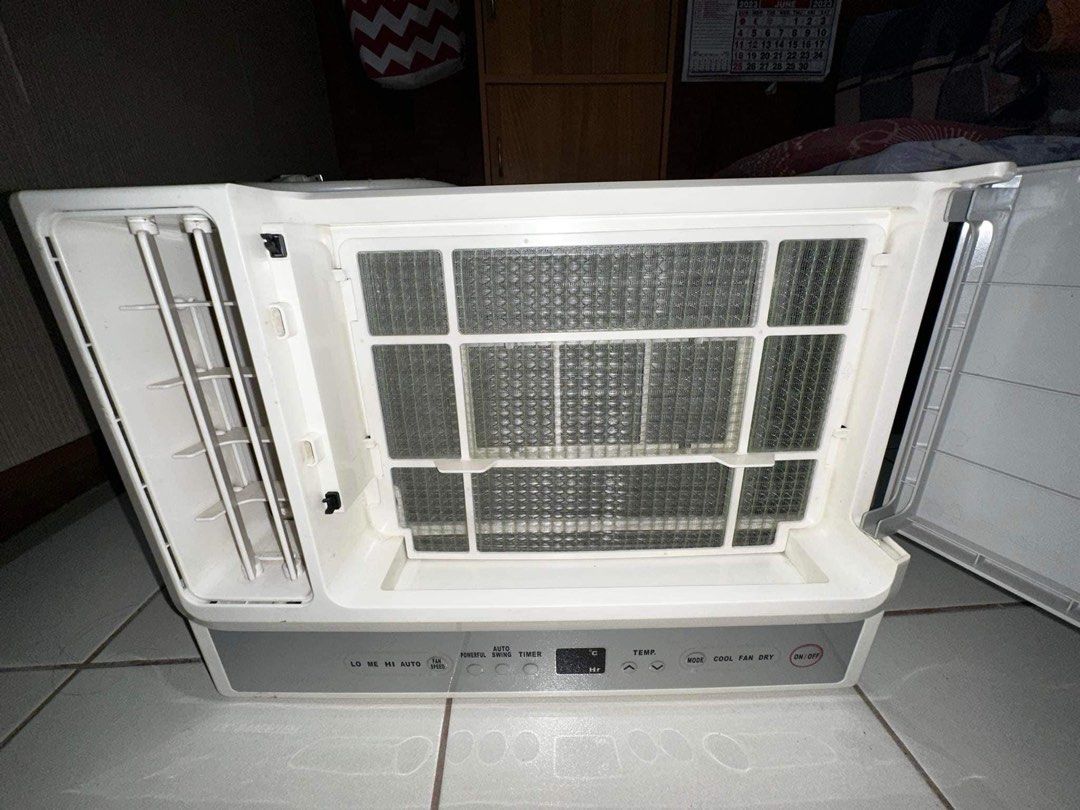 HITACHI INVERTER WINDOW TYPE, TV & Home Appliances, Air Conditioning ...