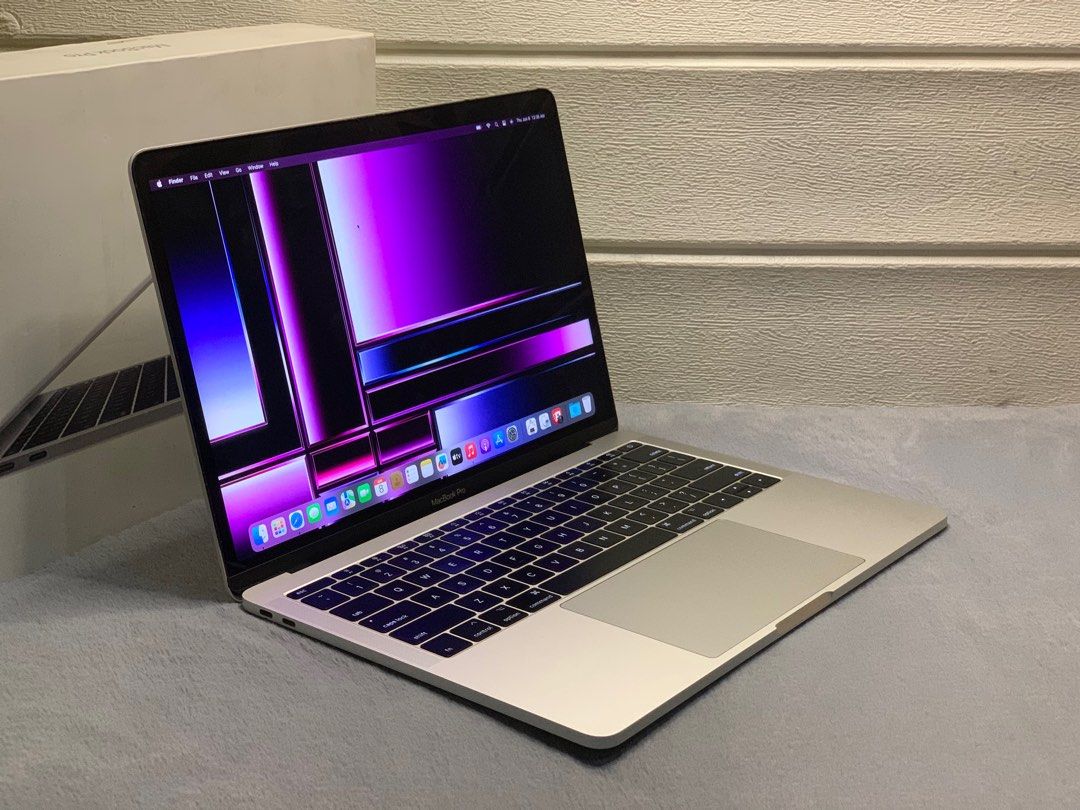 MacBook Pro 2017 8/128 13-inch complete package with same serial box ...