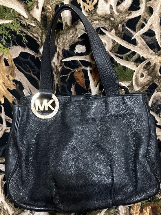 MK_001 Emblem large leather tote bag, Women's Fashion, Bags & Wallets ...