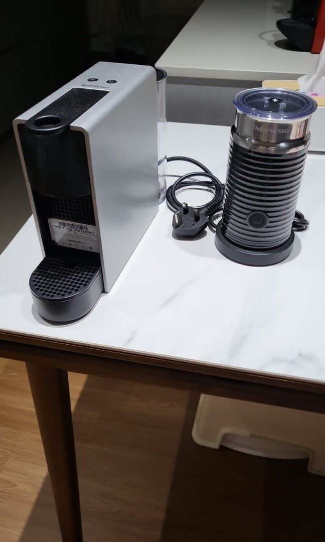 NESPRESSO Essenza Mini Bundle Coffee Machine and Frother set, TV & Home ...