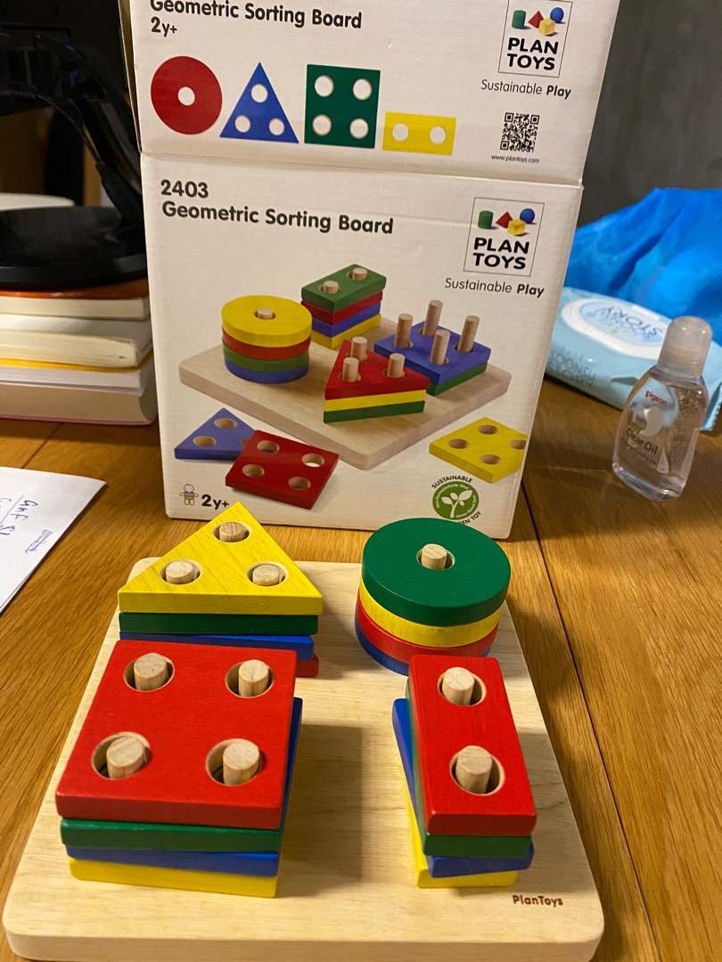 Plantoys Geometric sorting board, Babies & Kids, Infant Playtime on Carousell