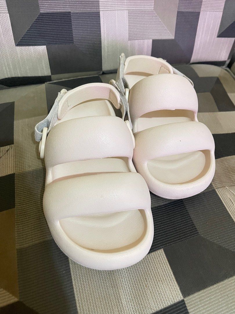 Posee Brand, Women's Fashion, Footwear, Slippers and slides on Carousell