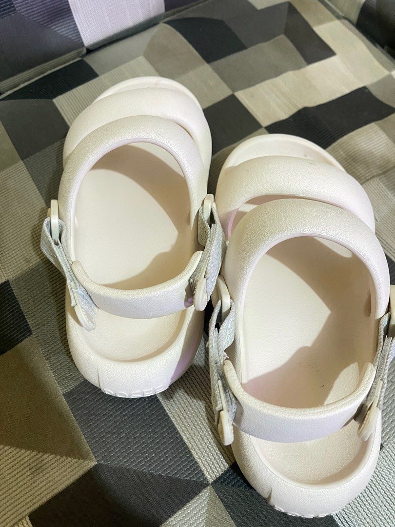 Posee Brand, Women's Fashion, Footwear, Slippers and slides on Carousell