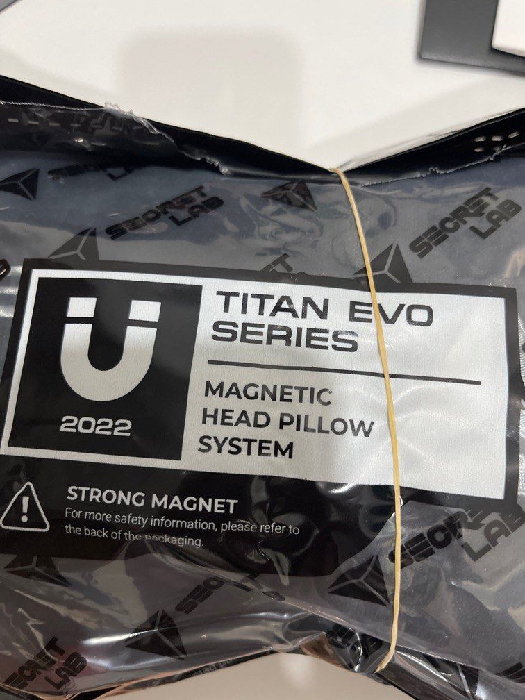 Secret Lab titan evo magnetic head pillow, Furniture & Home Living ...