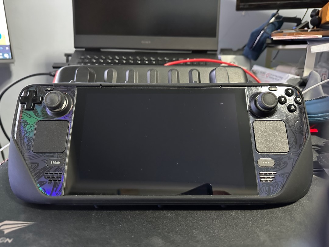 Selling Steam Deck 256GB with Killswitch Travel Case, Video Gaming ...