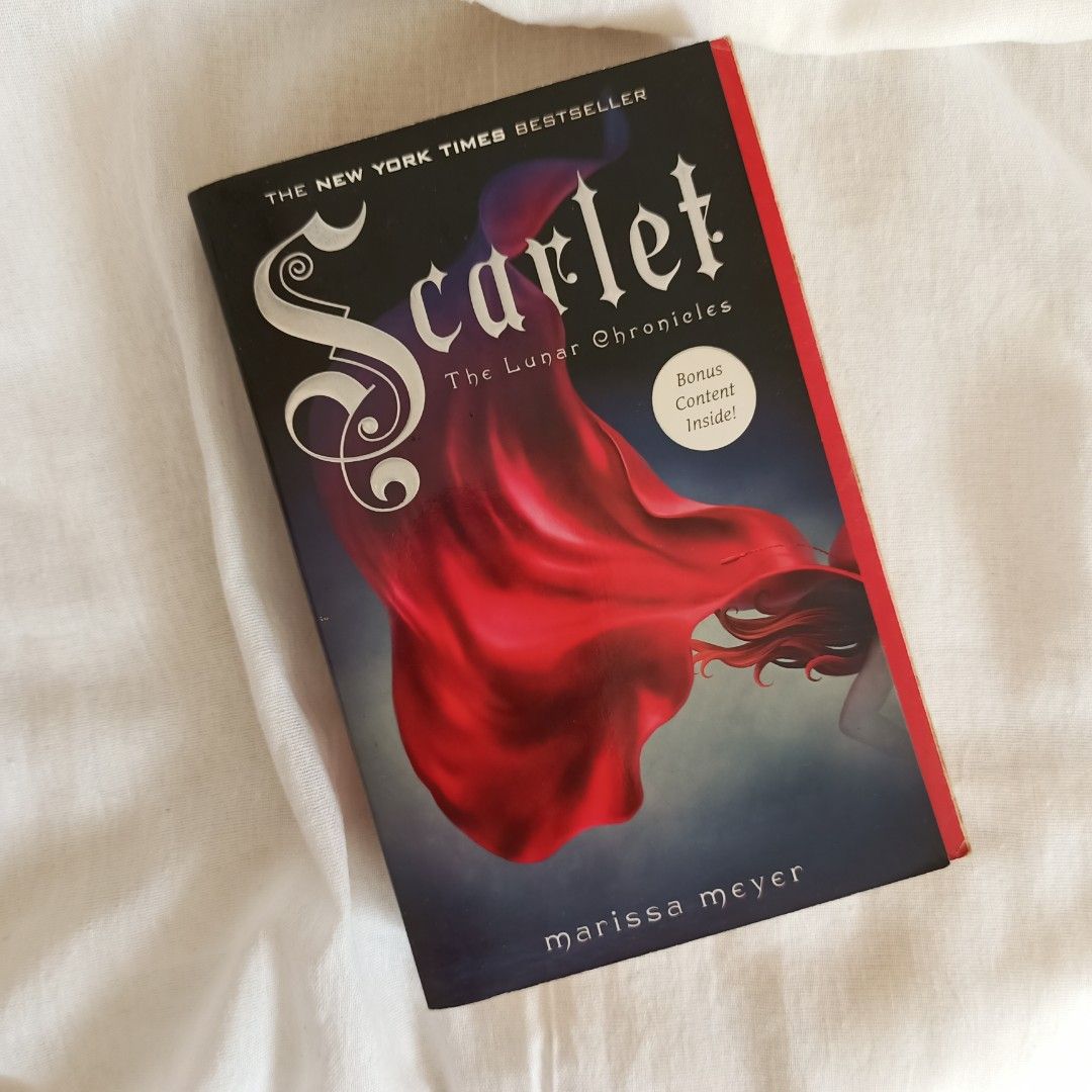 The Lunar Chronicles (Cinder, Scarlet, Cress, Winter, Fairest, Stars ...
