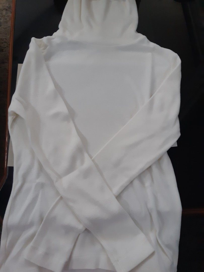 Uniqlo turtleneck fleece 4 warna on Carousell Uniqlo turtleneck fleece 4 warna on Carousell