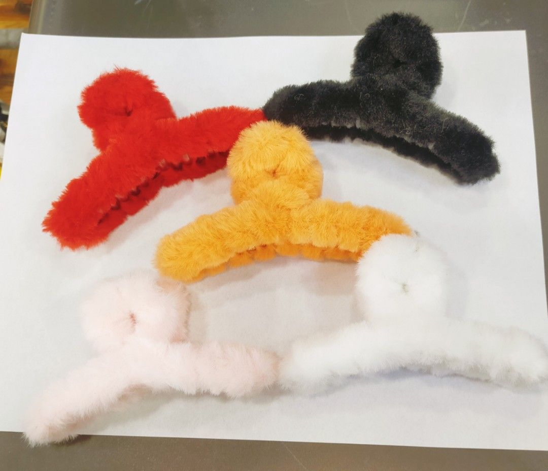 5 PC's assorted feather clam on Carousell