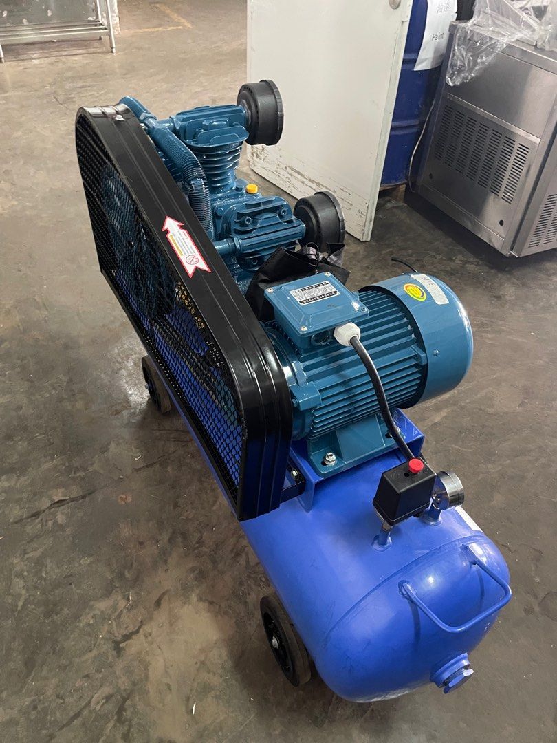 10HP air compressor. 7.5KW power. 180L air receiver tank. 3 phase power 415V. Can apply MOM cert ...