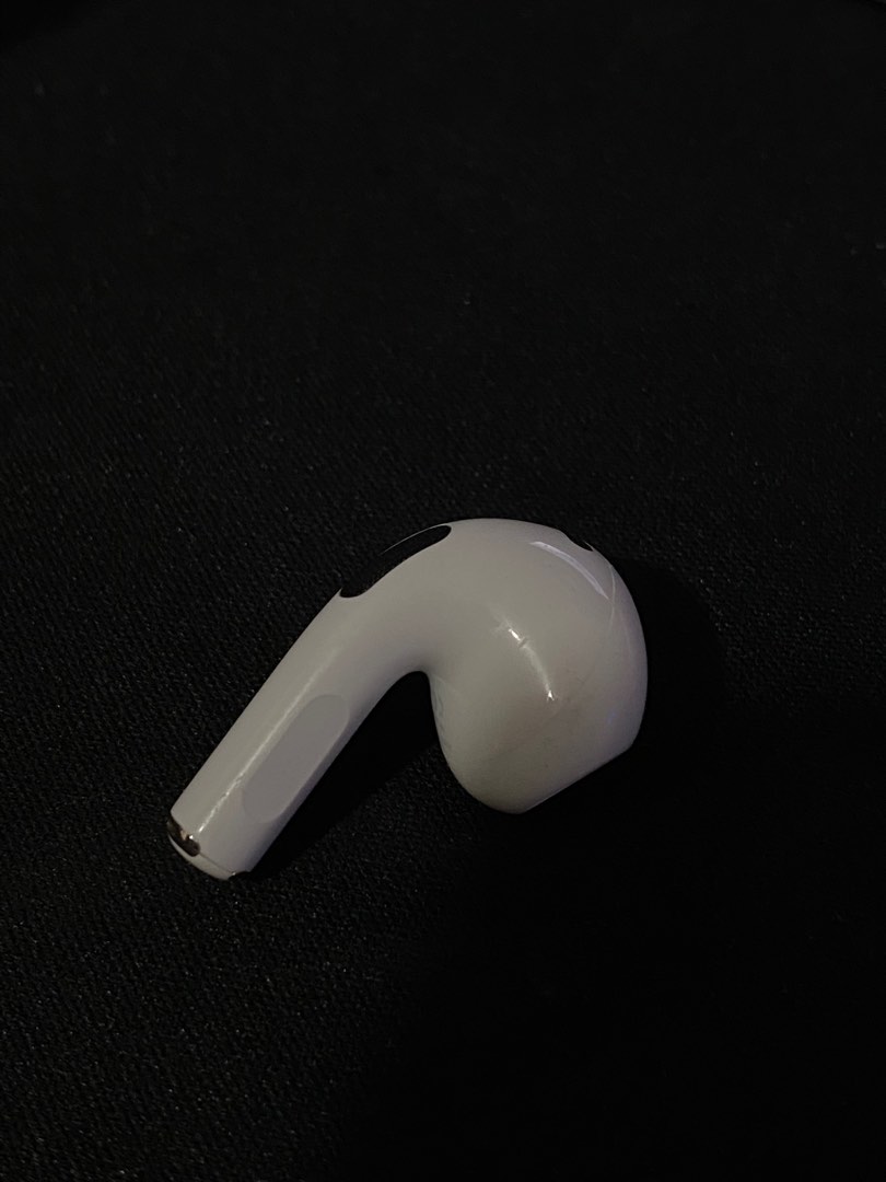 airpods generation 3 right side buds only, Audio, Earphones on Carousell