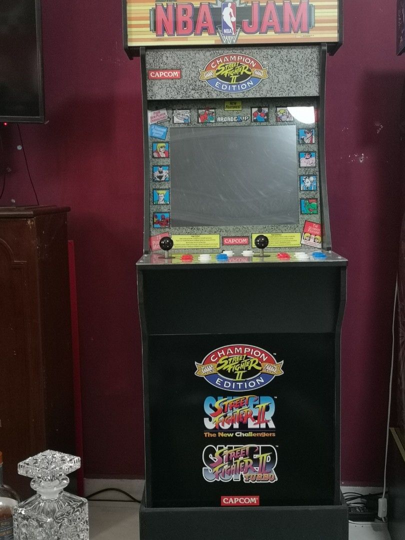 Arcade 1 UP Street Fighter complete with Stand and Light Up Box, Video ...
