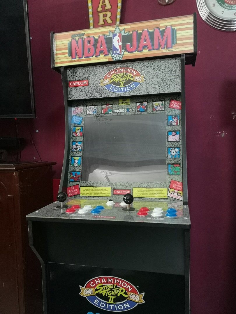 Arcade 1 UP Street Fighter complete with Stand and Light Up Box, Video ...
