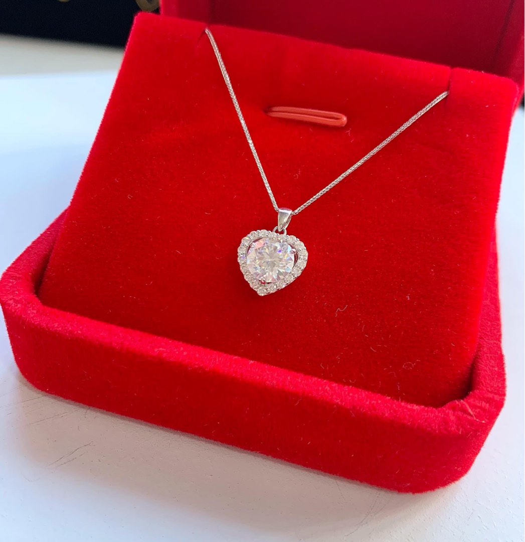 Auth 18K White gold heart dia necklace 18 inches on Carousell