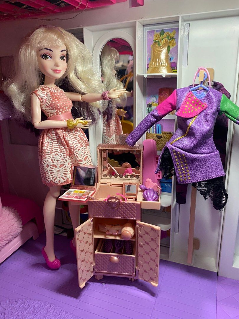 Disney Descendants Isle Style Switch Mal on Carousell