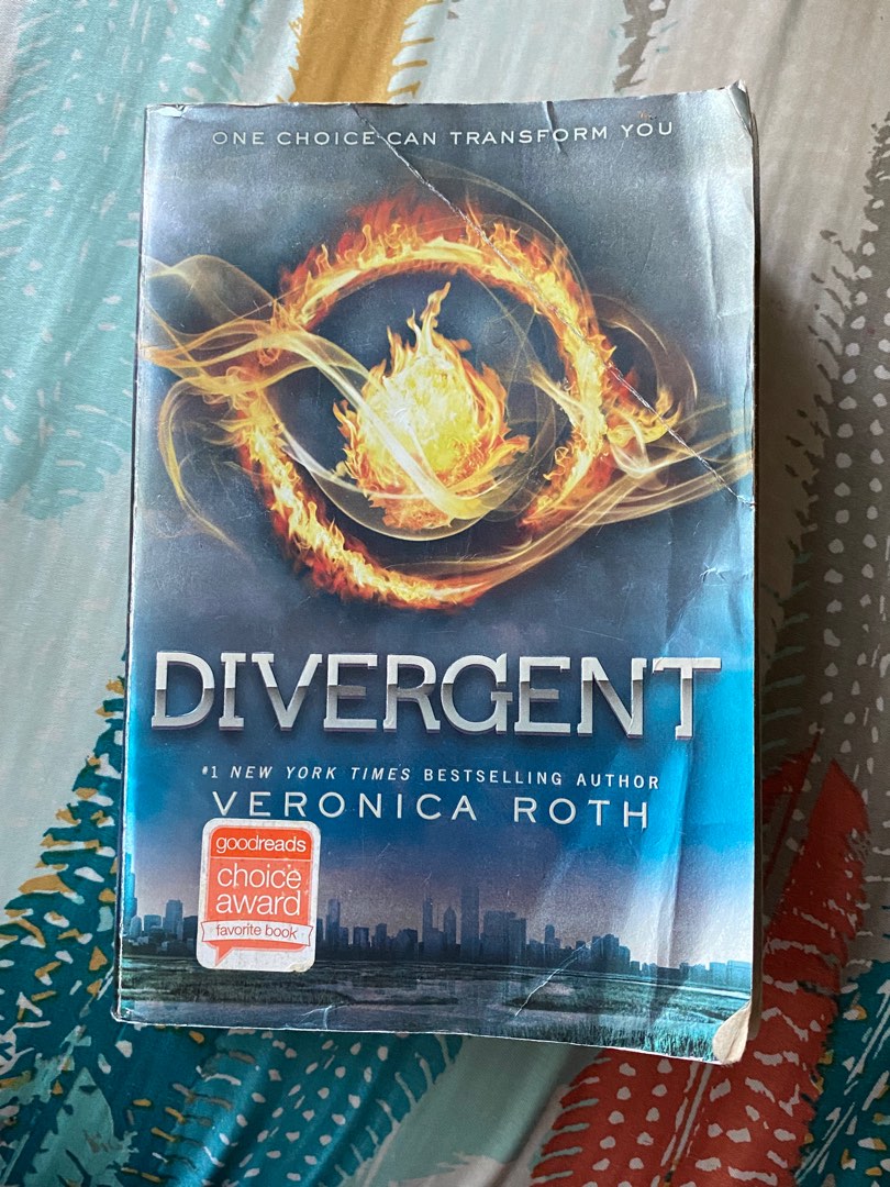 Divergent by Veronica Roth on Carousell