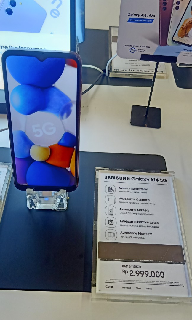 Handphone merek samsung ini bisa dicicil dengan AEON FAST on Carousell