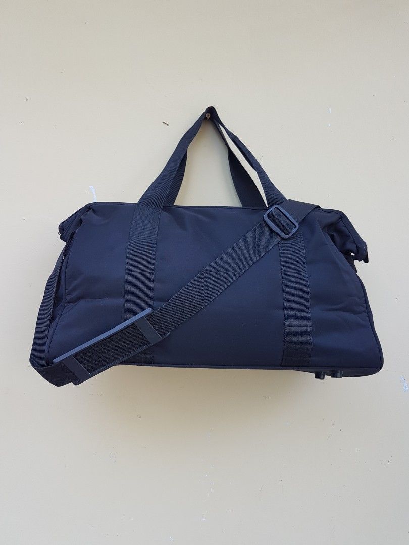 Hugo boss made in vietnam, Barang Mewah, Tas & Dompet di Carousell