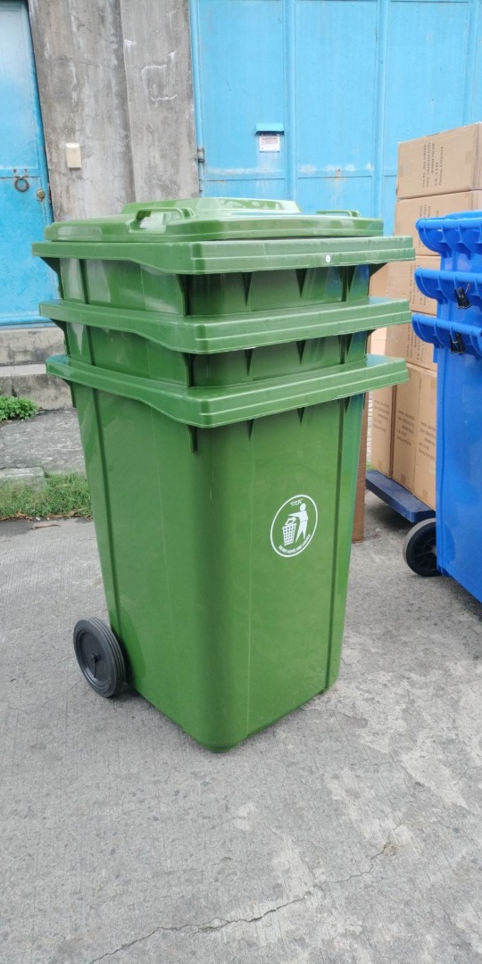 INDUSTRIAL TRASH BIN, Furniture & Home Living, Cleaning & Homecare ...