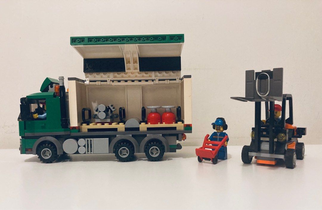 LEGO City 60020 Cargo Truck 貨運卡車, 興趣及遊戲, 玩具 & 遊戲類 - Carousell