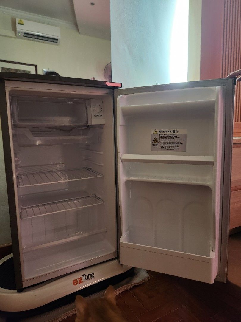 LG Bar Fridge 94L with Can Drink Holder, TV & Home Appliances, Kitchen ...