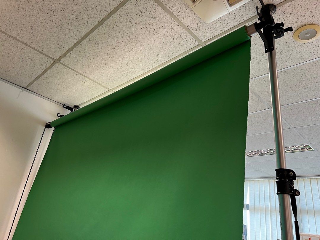 Manfrotto Autopole 2.1m to 3.7m (Pair of 2) and backdrop system plus ...