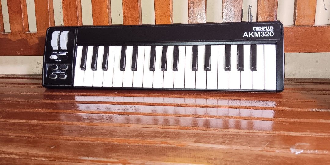 MIDIPlus AKM 320 Keyboard controller 32 keys, Musik & Media, Alat di Carousell
