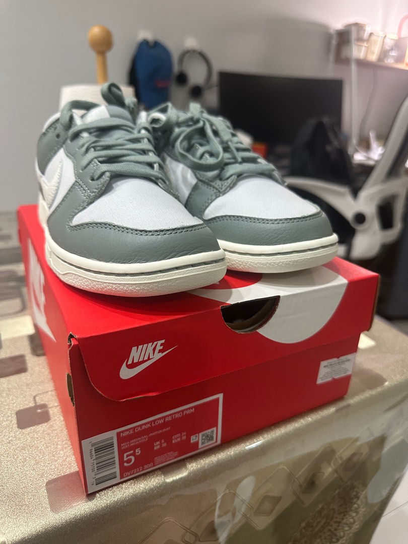 NIKE DUNK UK 5 mens, Women's Fashion, Footwear, Sneakers on Carousell