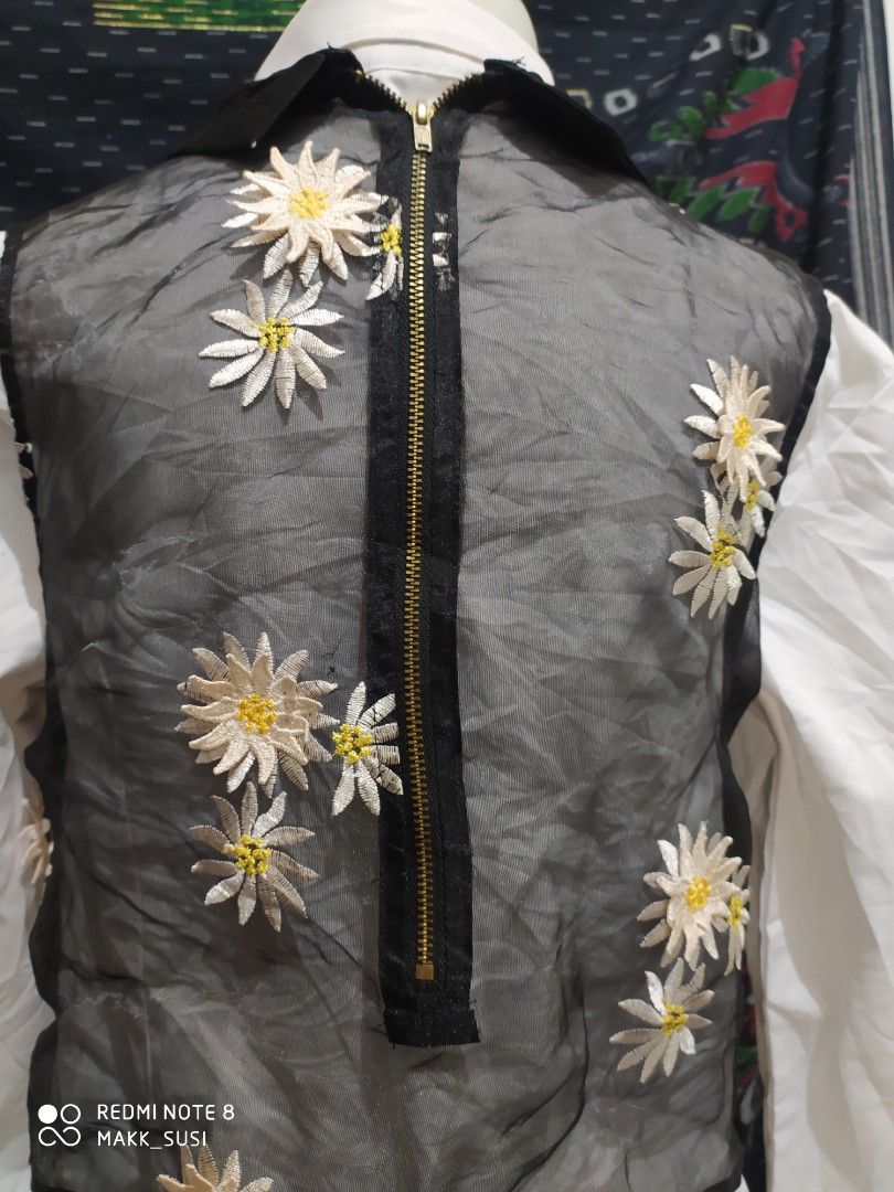 One set putih hitam, Fesyen Wanita, Pakaian Wanita, Atasan di Carousell