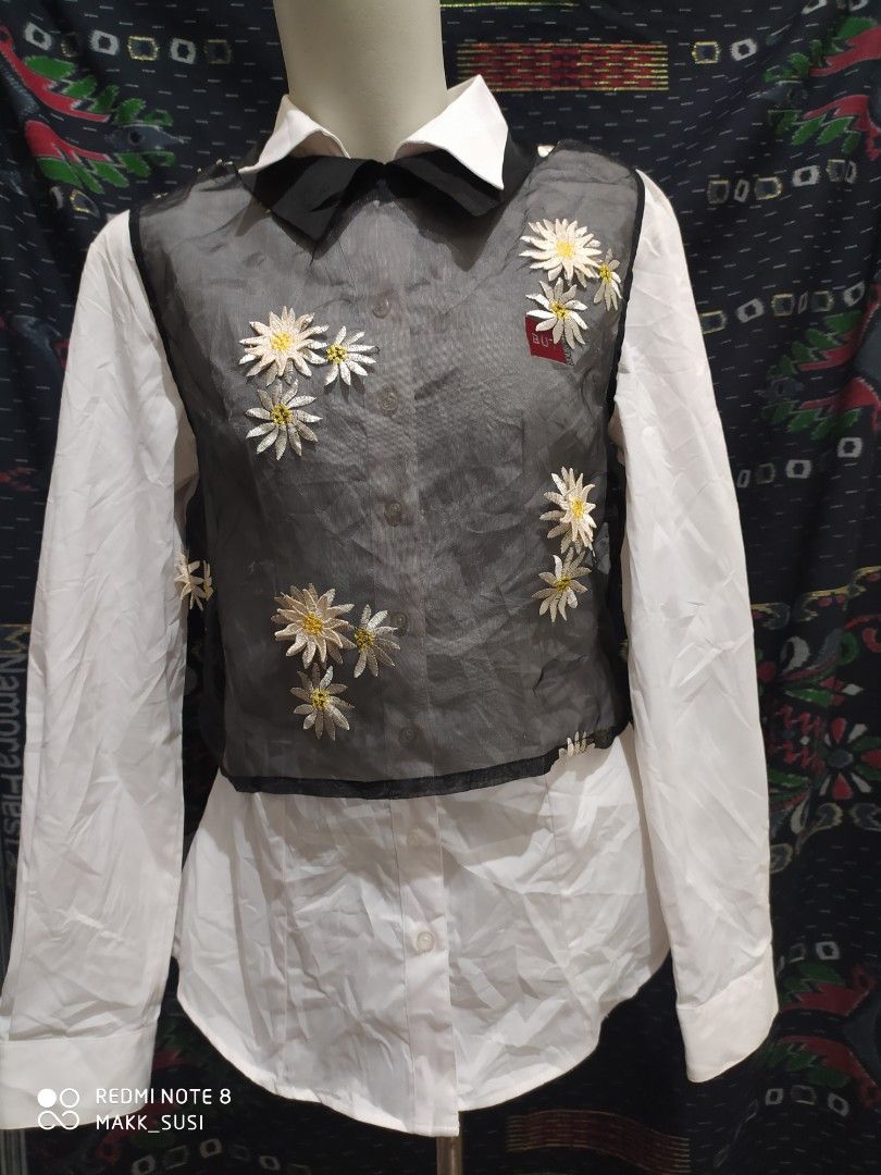 One set putih hitam, Fesyen Wanita, Pakaian Wanita, Atasan di Carousell