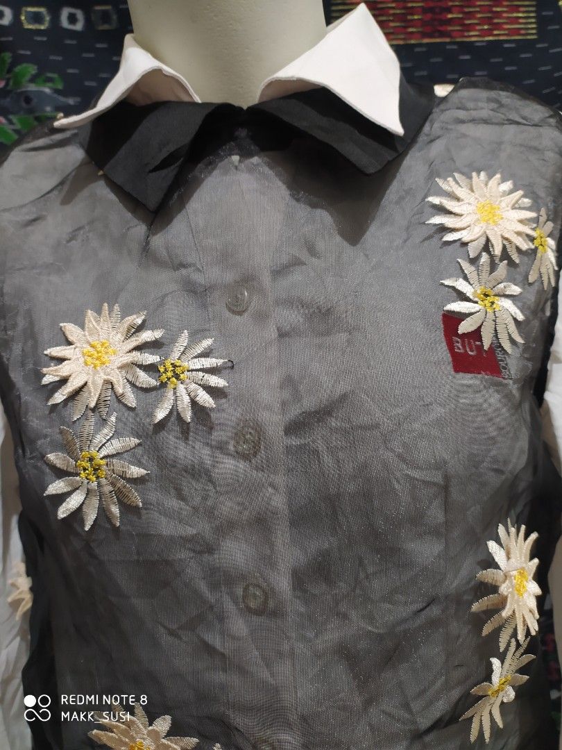 One set putih hitam, Fesyen Wanita, Pakaian Wanita, Atasan di Carousell