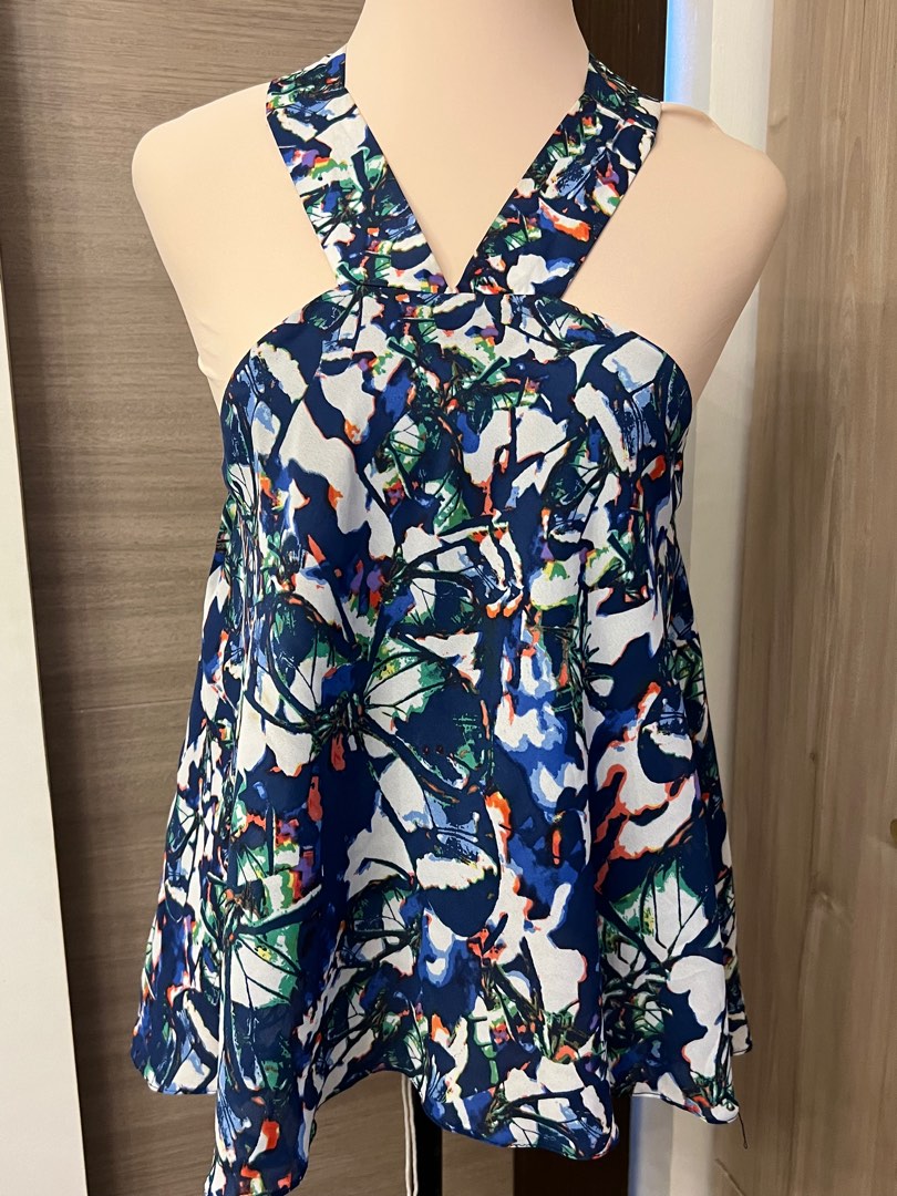 Printed halter top, Women's Fashion, Tops, Blouses on Carousell
