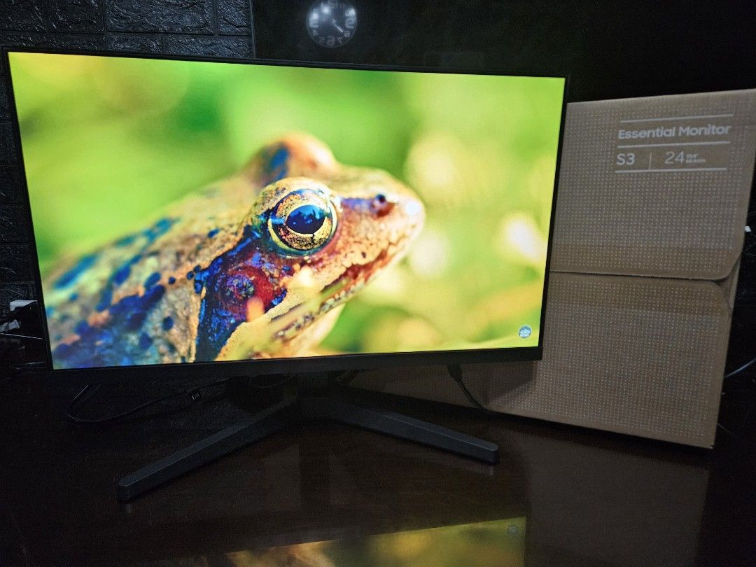 Samsung 24" frameless monitor, Computers & Tech, Desktops on Carousell