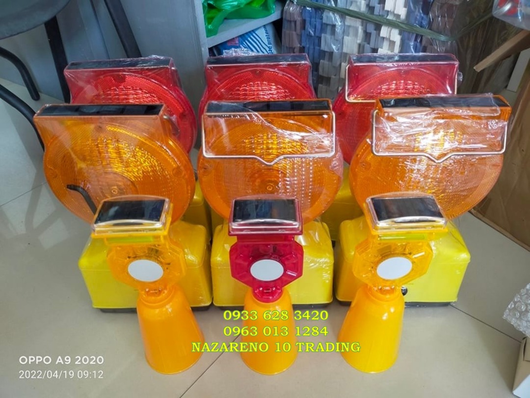 Solar blinker light Warning flash Light Emergency light Signage on ...