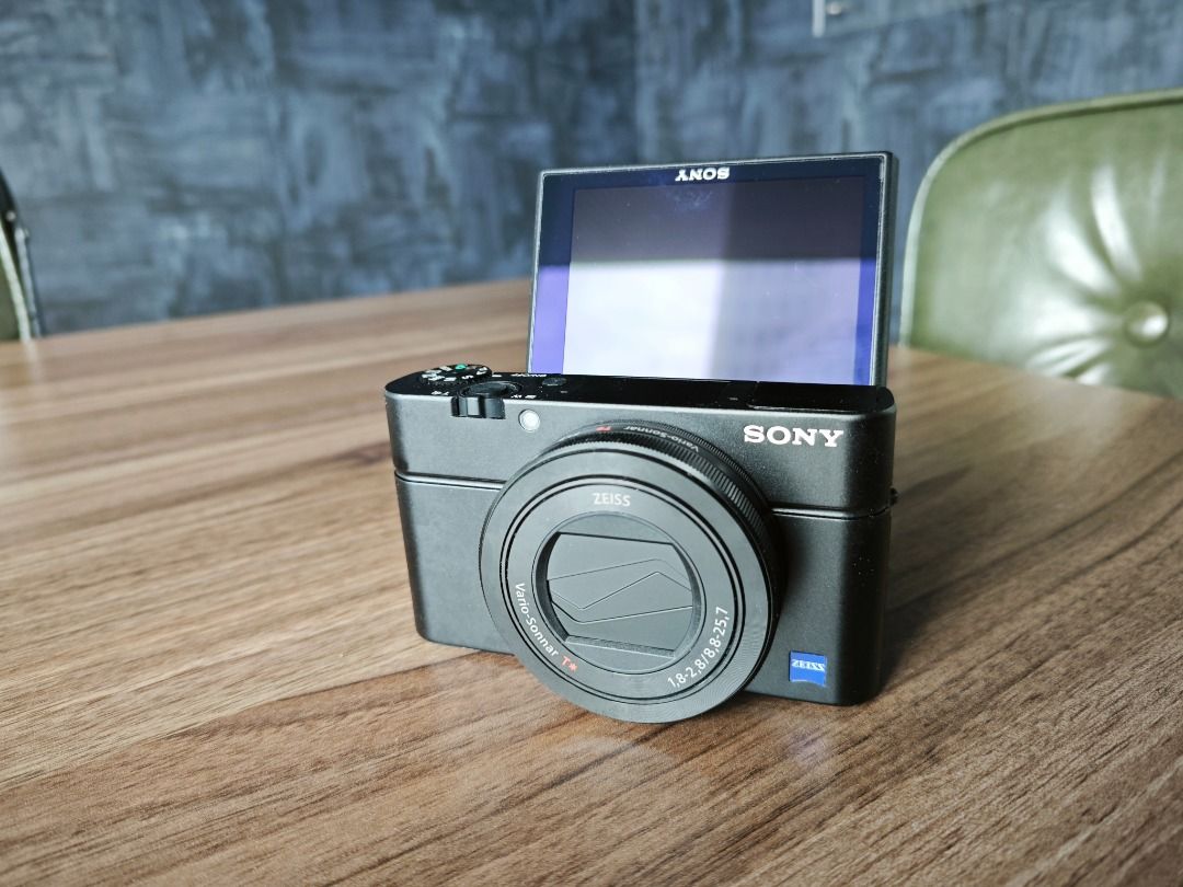 SONY RX100 III (DSC-RX100M3), Photography, Cameras on Carousell