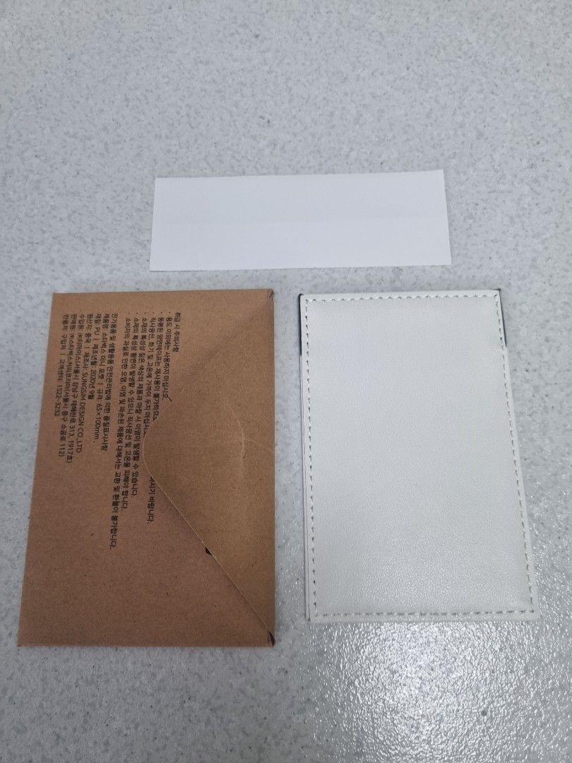 Starbucks Korea attachable mini pocket card holder, Men's Fashion ...