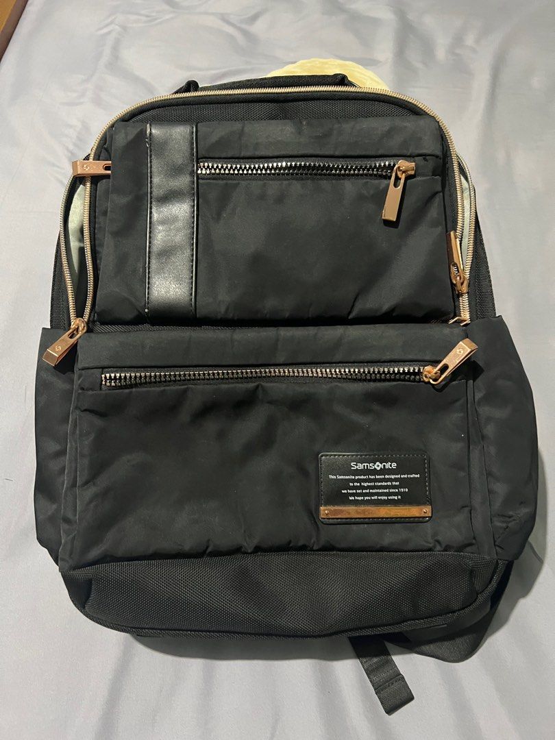 Tas hitam Samsonite, Fesyen Wanita, Tas & Dompet di Carousell