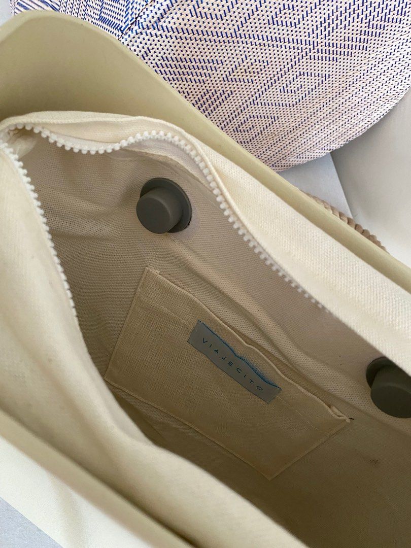 Viajecito Midi Tote Bag in Merengue on Carousell