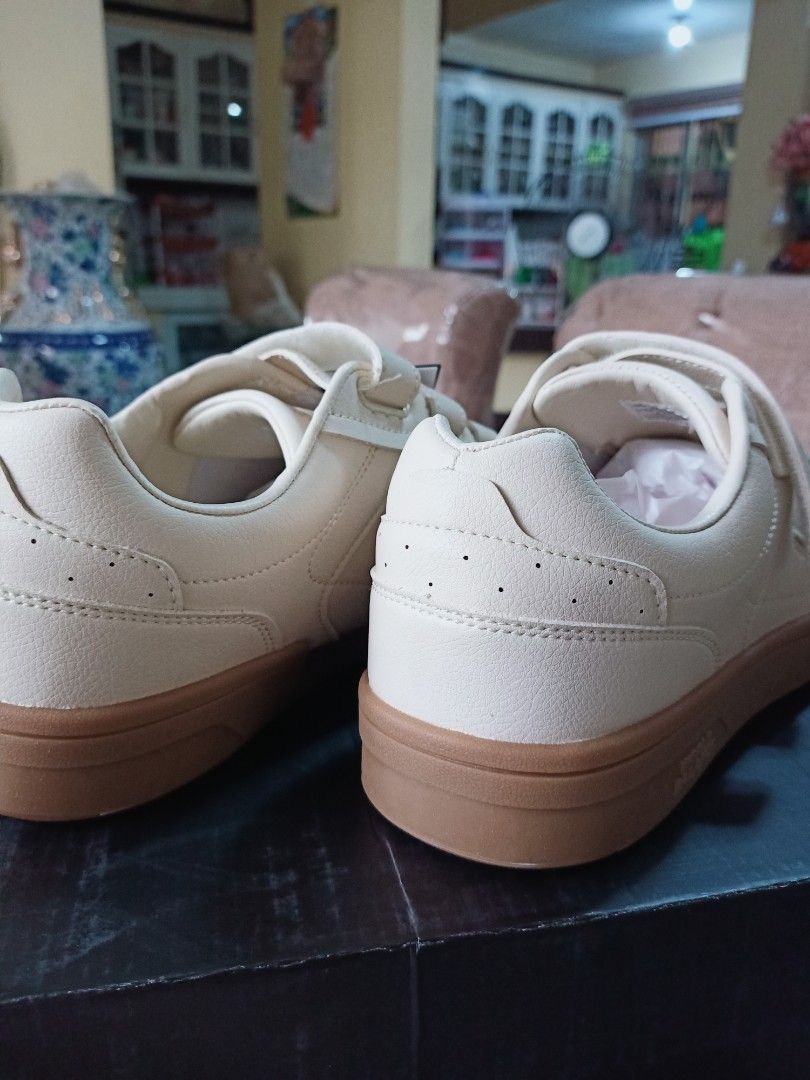 World Balance Kaiser on Carousell