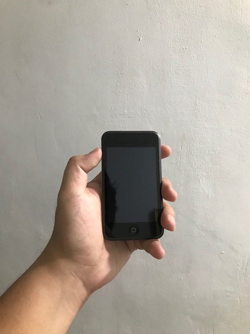 Apple iPod touch 1st gen 8gb on Carousell