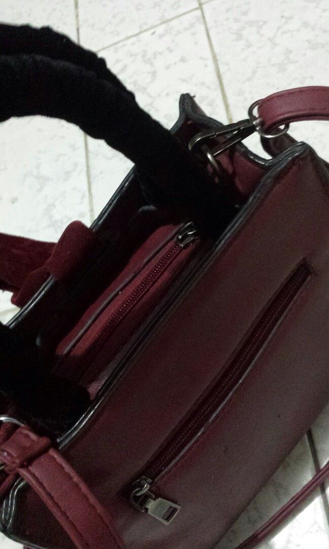 Bag ukay source, Women's Fashion, Bags & Wallets, Shoulder Bags on Carousell
