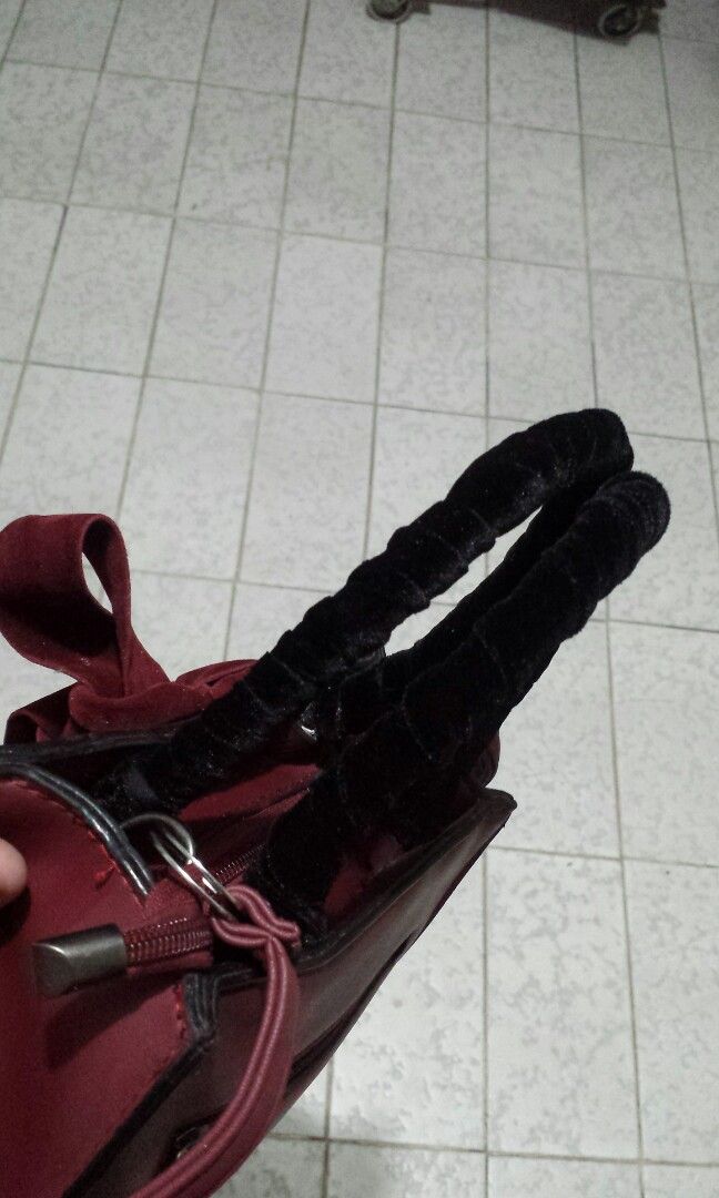 Bag ukay source, Women's Fashion, Bags & Wallets, Shoulder Bags on Carousell