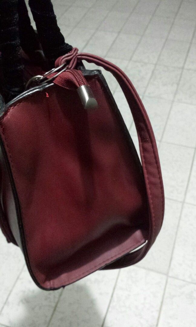 Bag ukay source, Women's Fashion, Bags & Wallets, Shoulder Bags on Carousell